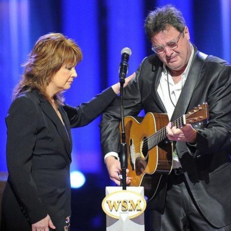 Vince Gill and Patty Loveless - "Go Rest High On That Mountain" at ...