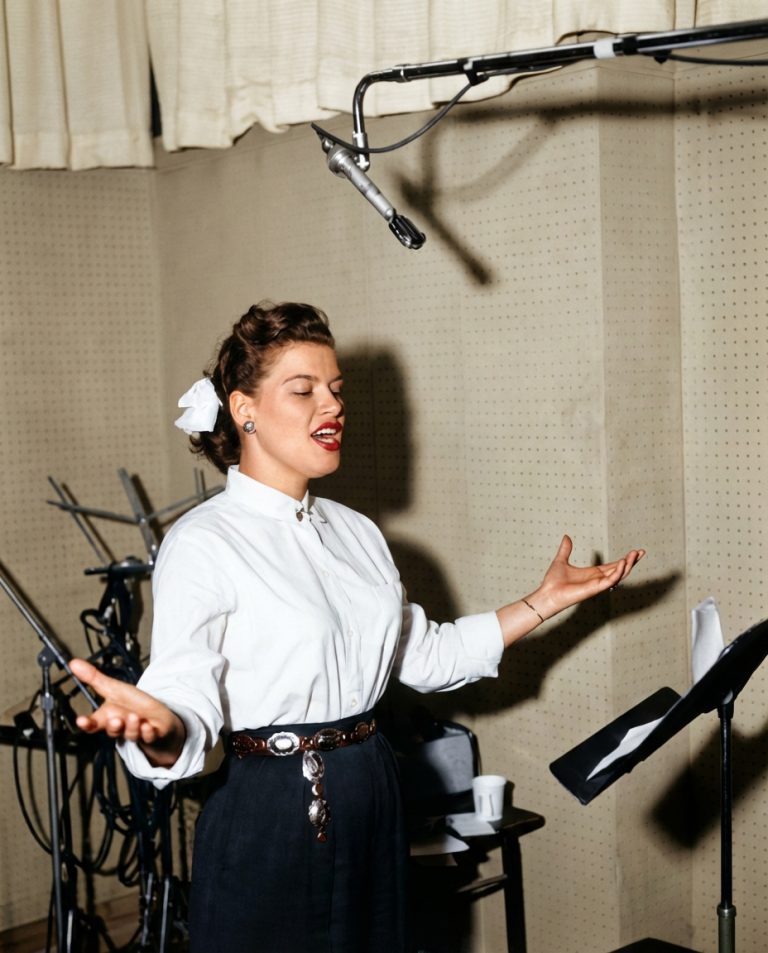 THEY TOLD HER TO SMILE PRETTY. SHE SANG LIKE HER HEART WAS BREAKING ...